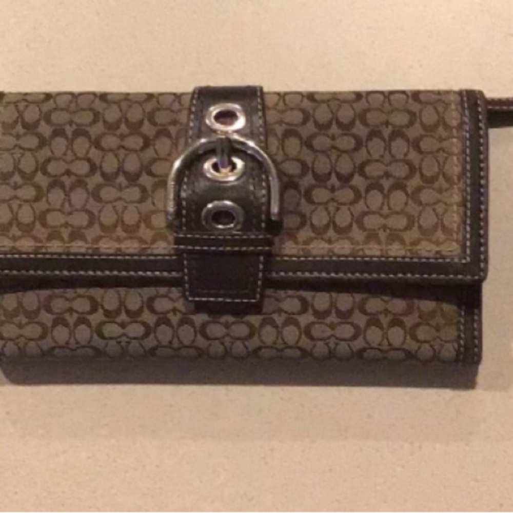 Coach Clutch Wallet - Gem